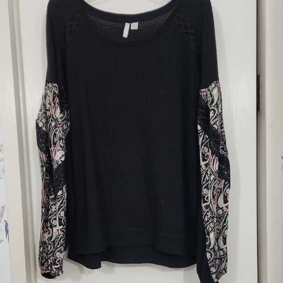 C Est. 1946 | Tops | Black Patterned Sleeve Womens Top | Poshmark